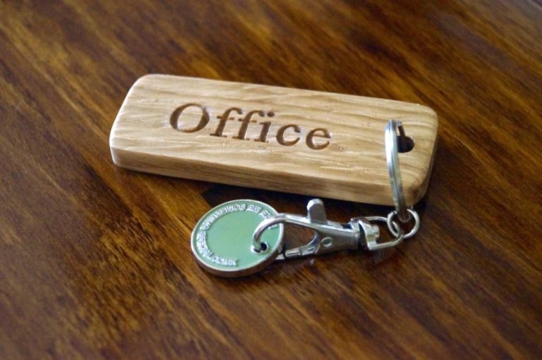 15 Corporate Christmas Gifts That Your Colleagues & Boss Will Love